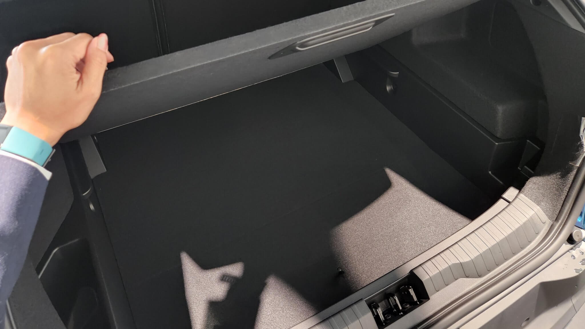 Renault Japon｜ルノー横浜青葉｜ゴルフバッグ入ります！アルカナ マイルドハイブリッド登場！