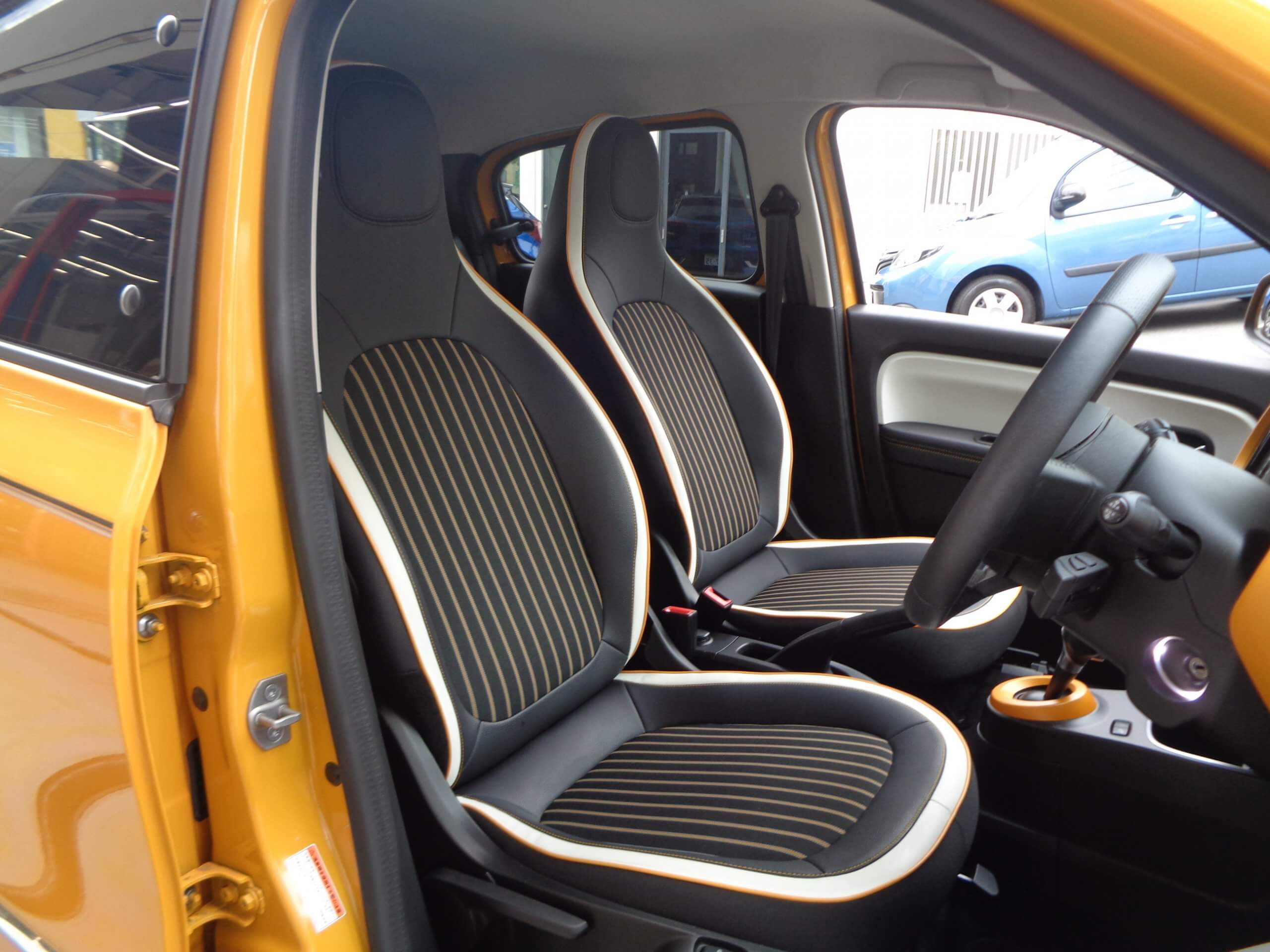 Renault Japon｜ルノー横浜港南｜TW前席2